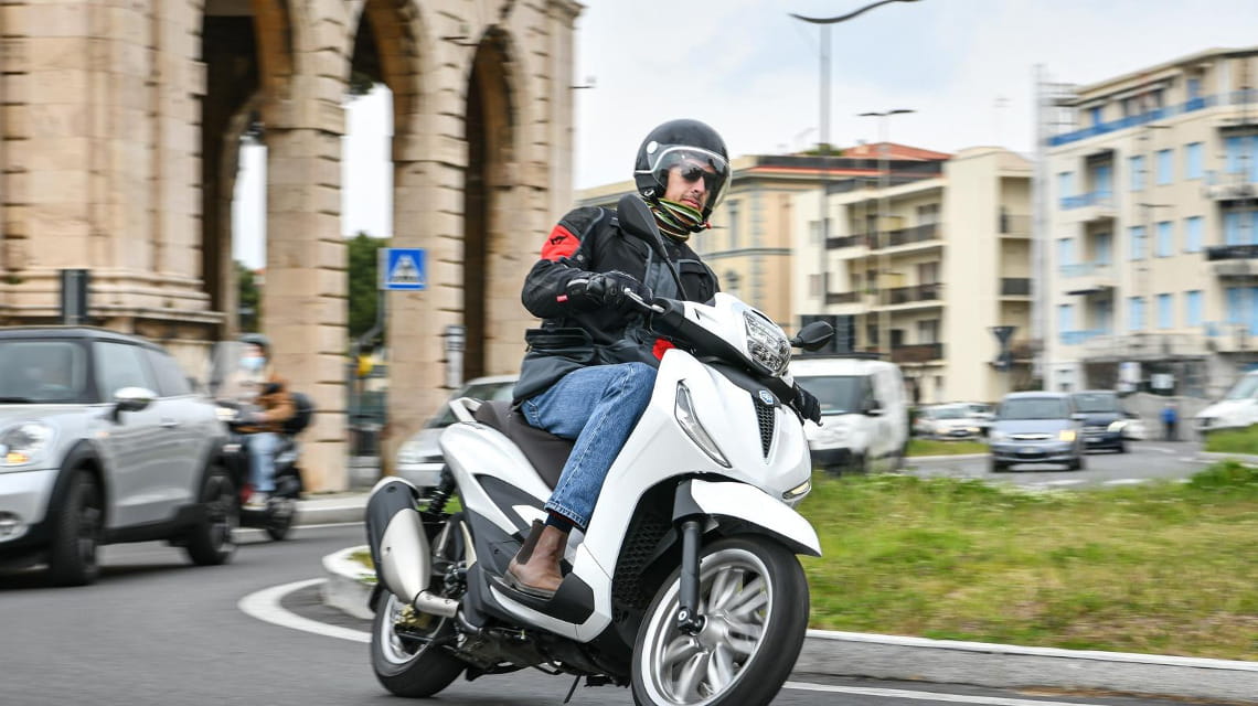 PIAGGIO BEVERLY 300 - piaggiogroup.ba