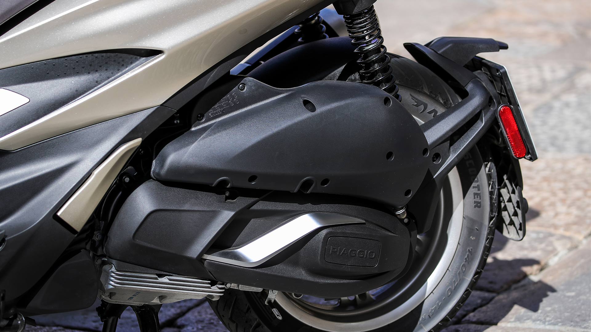PIAGGIO BEVERLY 300 SPORT - piaggiogroup.ba